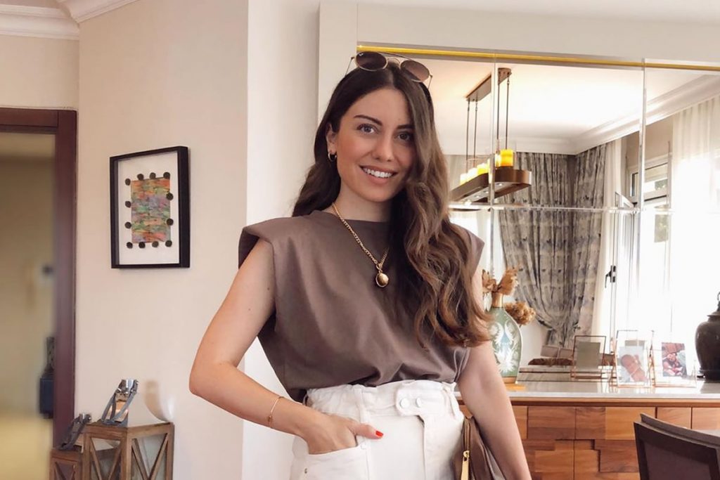 Güliz Uzer Gür Kimdir?